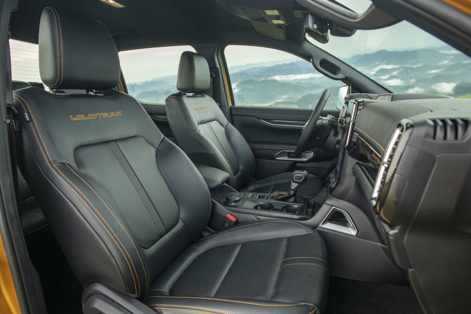 Ford Ranger Wild Track Noi That 65 - Hà Thành Ford